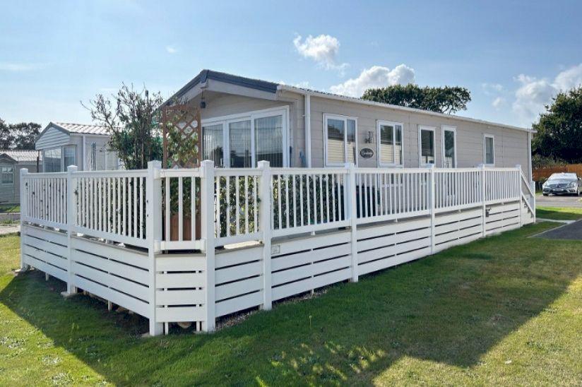 Solent Breezes Holiday Park... 2 bed static caravan - £69,995