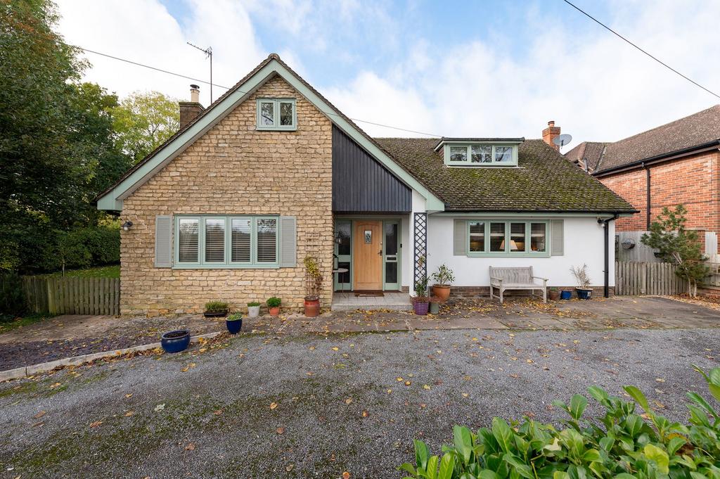 Station Road, Tilbrook PE28 3 bed detached house - £625,000