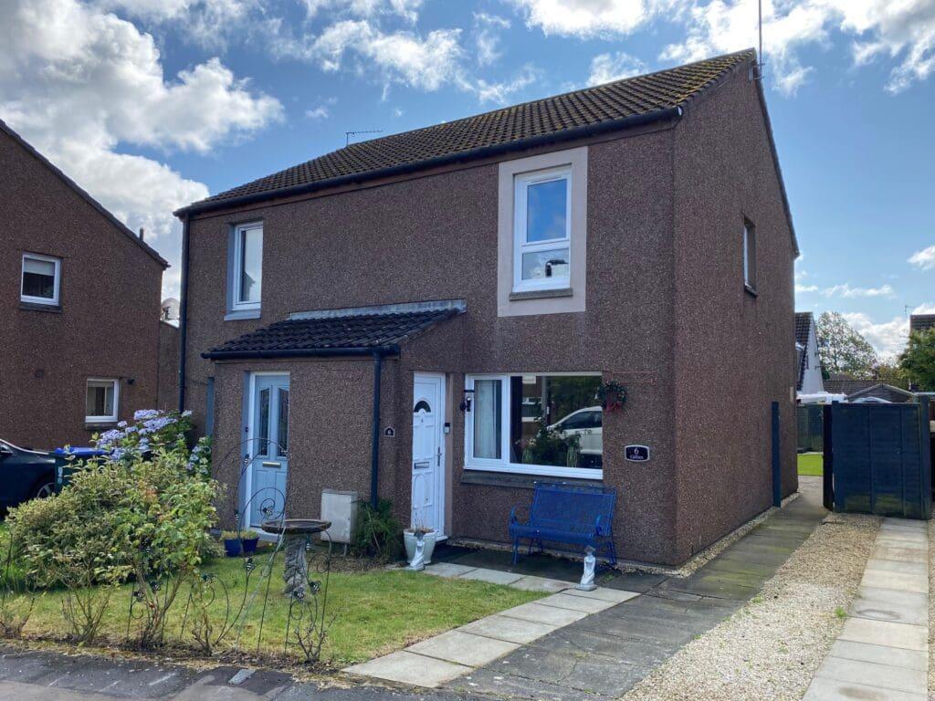 Beveridge Place, Kinross KY13 2 bed semi-detached house - £170,000