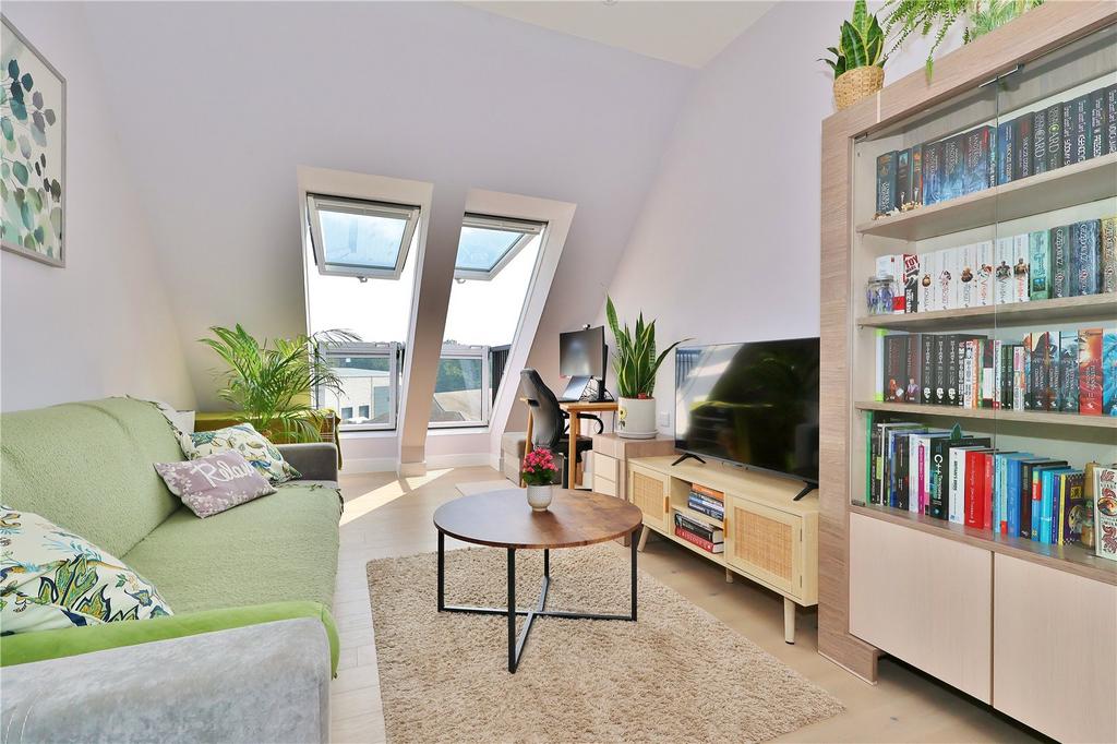 Albert Drive, Sheerwater, Woking... 1 bed apartment - £235,000