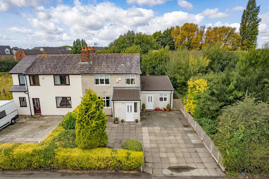 Mill Lane, Widnes WA8 3 bed semi-detached house - £285,000