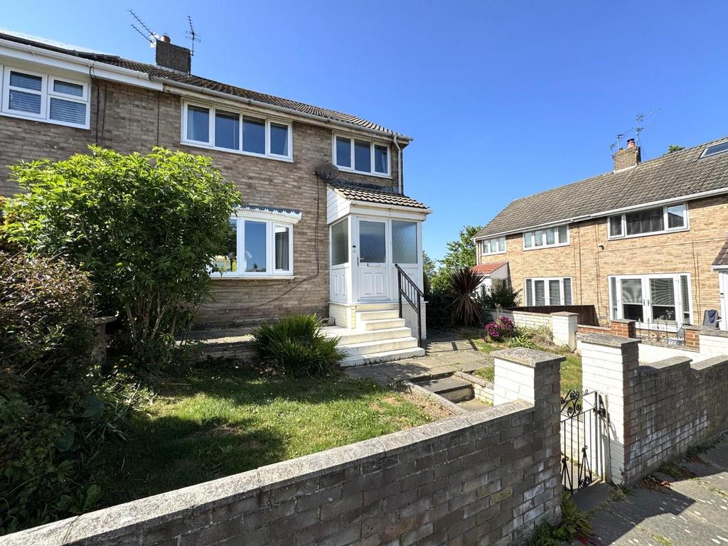 Spearman Walk, Clavering, Hartlepool 3 bed semi-detached house - £127,000