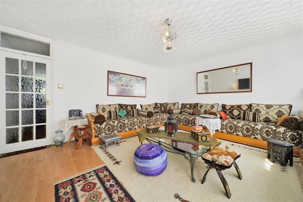 Culvert Road, SW11 3 bed maisonette - £525,000