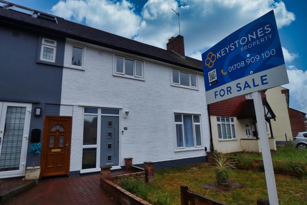 Fullers Close, Collier Row, RM5 2 bed terraced house - £375,000