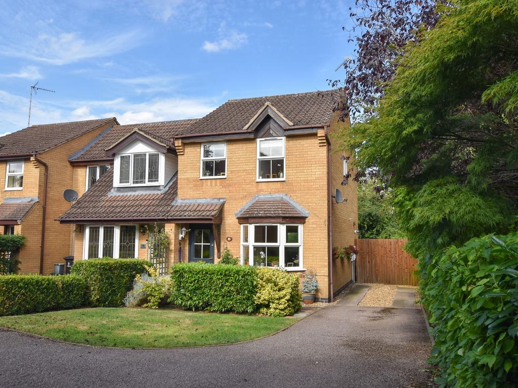 Acorn Way, Silverstone, NN12 3 bed semi-detached house - £315,000