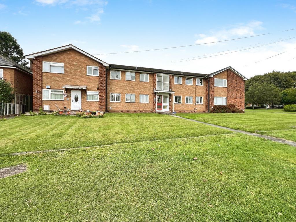 Sutton Coldfield B75 2 bed apartment - £160,000