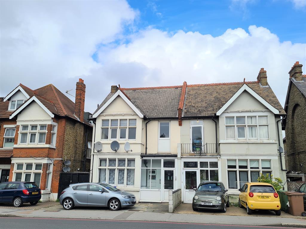 Carshalton Road, Sutton, Surrey, SM1 4LL 1 bed flat - £1,100 pcm (£254 pw)