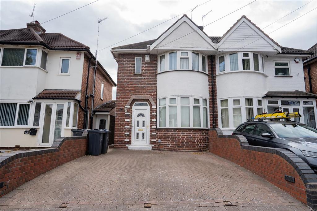 Sheldon, Birmingham B26 3 bed semi-detached house - £230,000