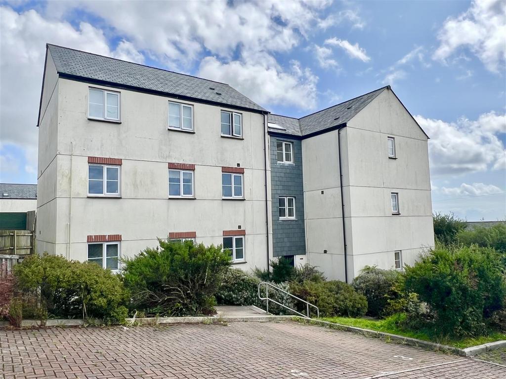 Curtice Close, St. Austell 2 bed apartment - £105,000