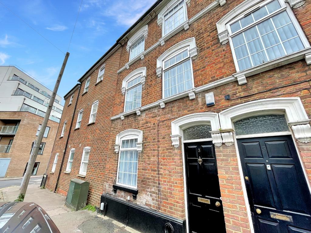 Liverpool Road, Luton, Bedfordshire... 3 bed terraced house - £325,000