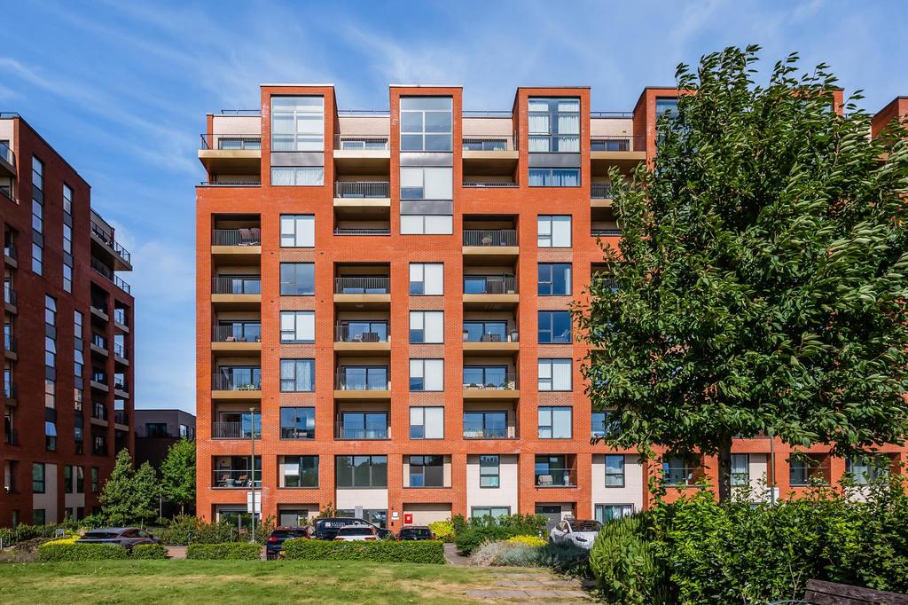 Poplar House, Colindale Gardens... 1 bed apartment - £1,733 pcm (£400 pw)