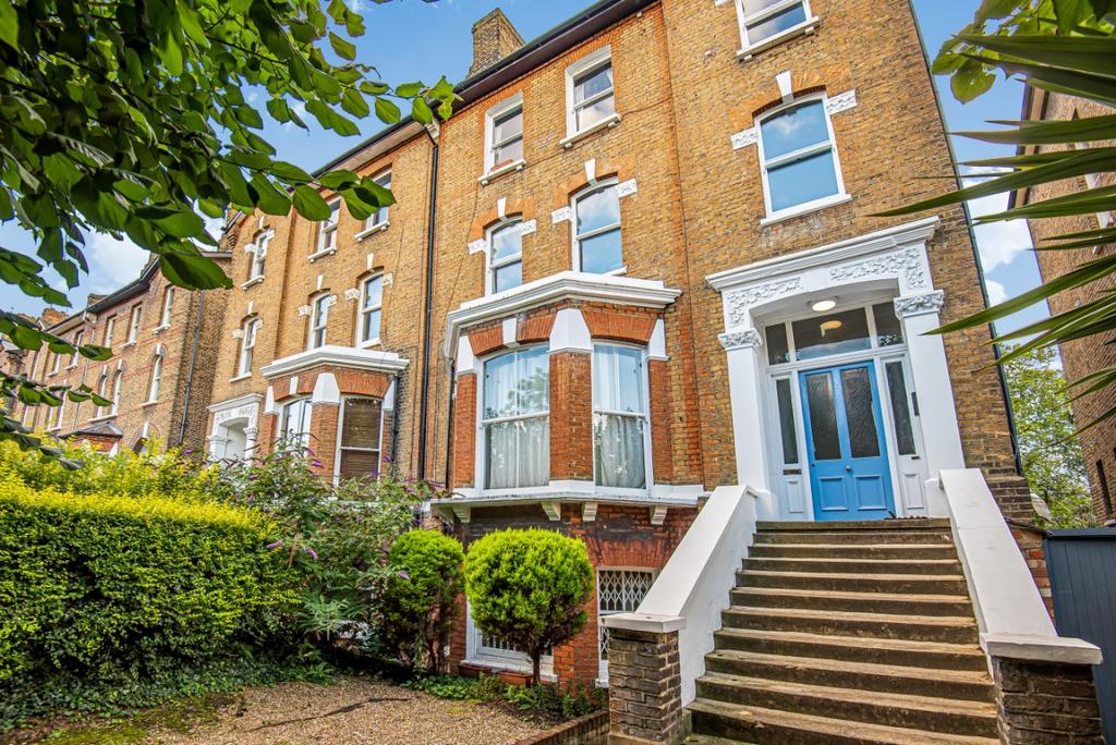 Dulwich Road London SE24 2 bed apartment - £2,400 pcm (£554 pw)