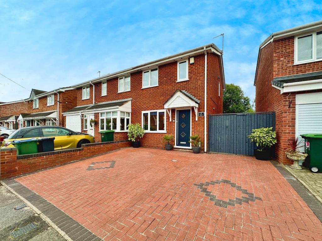 Weston Drive, Tipton DY4 2 bed semi-detached house for sale - £210,000