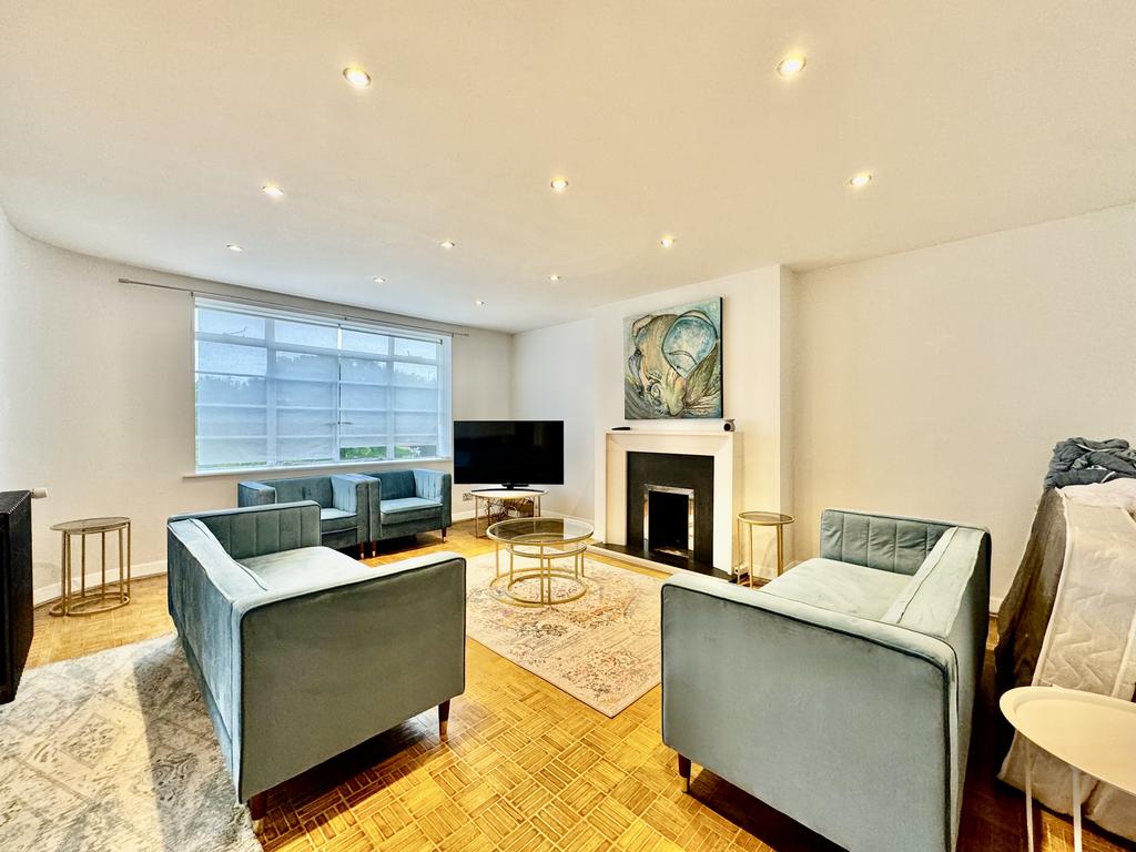 Kersfield Road, London SW15 3 bed flat - £3,495 pcm (£807 pw)