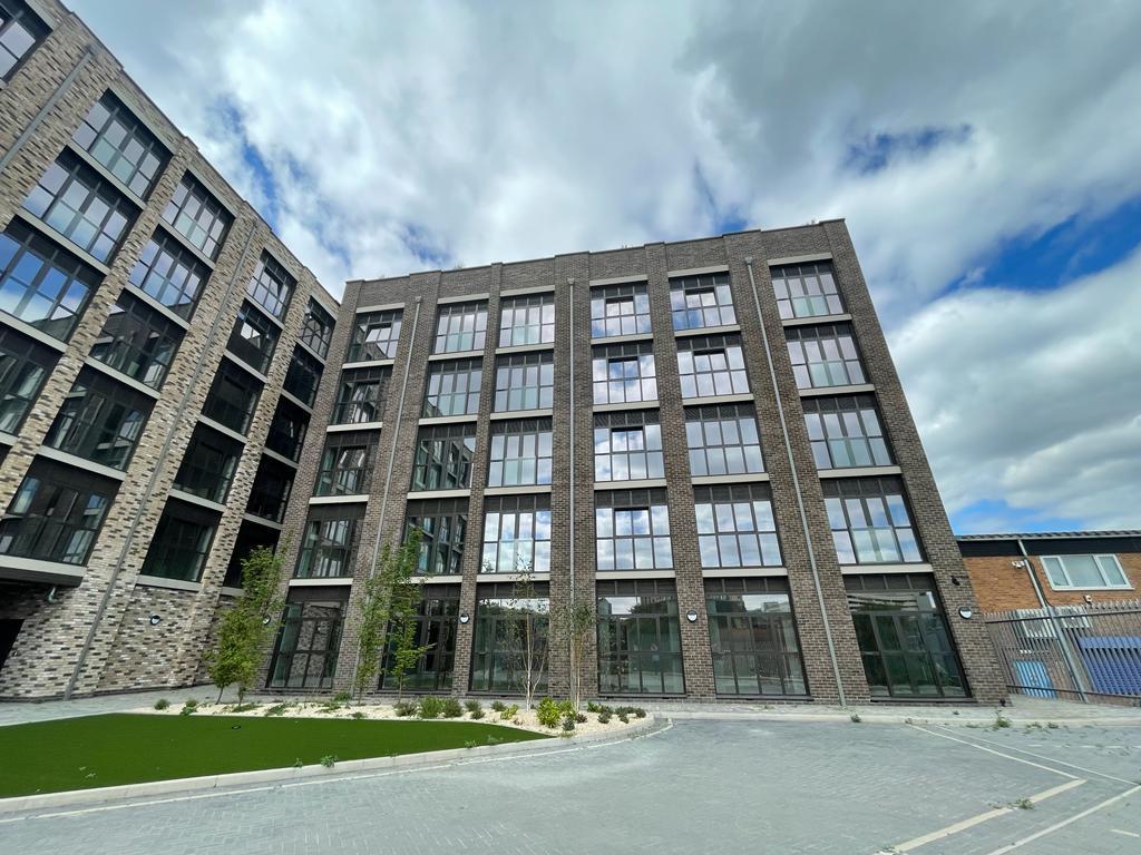 Mitchian Grand Union Building... 2 bed apartment - £1,250 pcm (£288 pw)