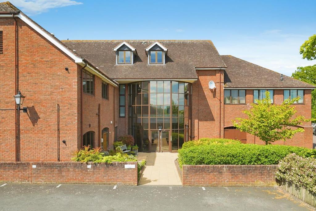 Kingswood Court, Hockley Heath, Solihull 2 bed apartment for sale - £ ...
