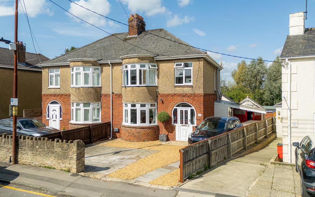 Union Street, Melksham SN12 3 bed semi-detached house - £375,000