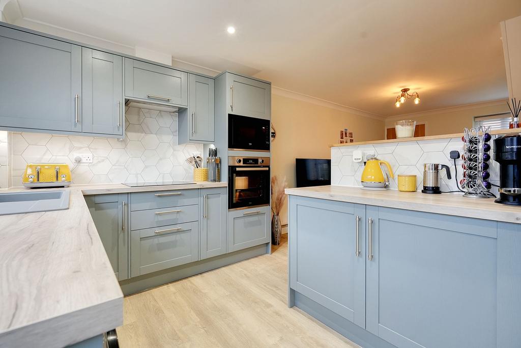 Postmill Drive, Maidstone, ME15 2 bed terraced house - £270,000