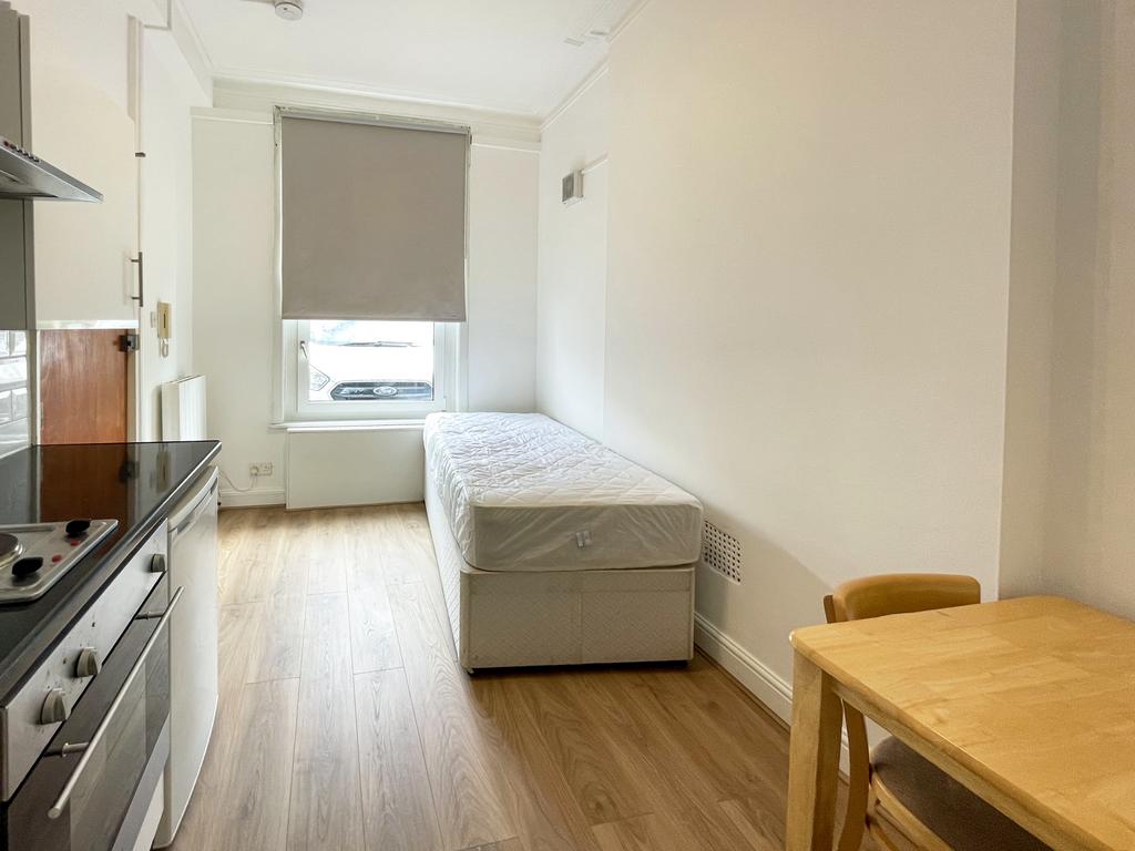 Manstone Road, London NW2 Studio - £845 pcm (£195 pw)