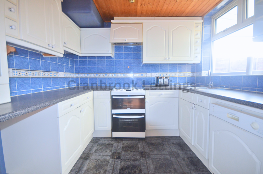 Cecil Road, E17 5DJ 3 bed terraced house - £2,300 pcm (£531 pw)