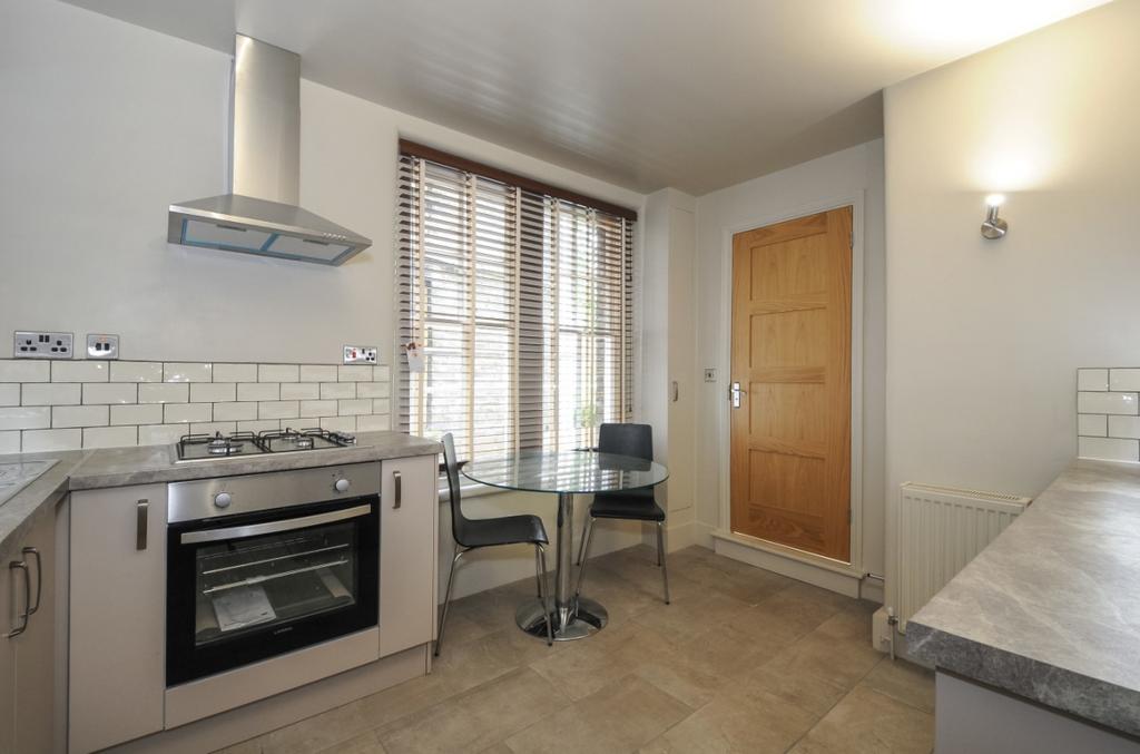 Waterloo Terrace Islington N1 1 bed apartment - £1,900 pcm (£438 pw)