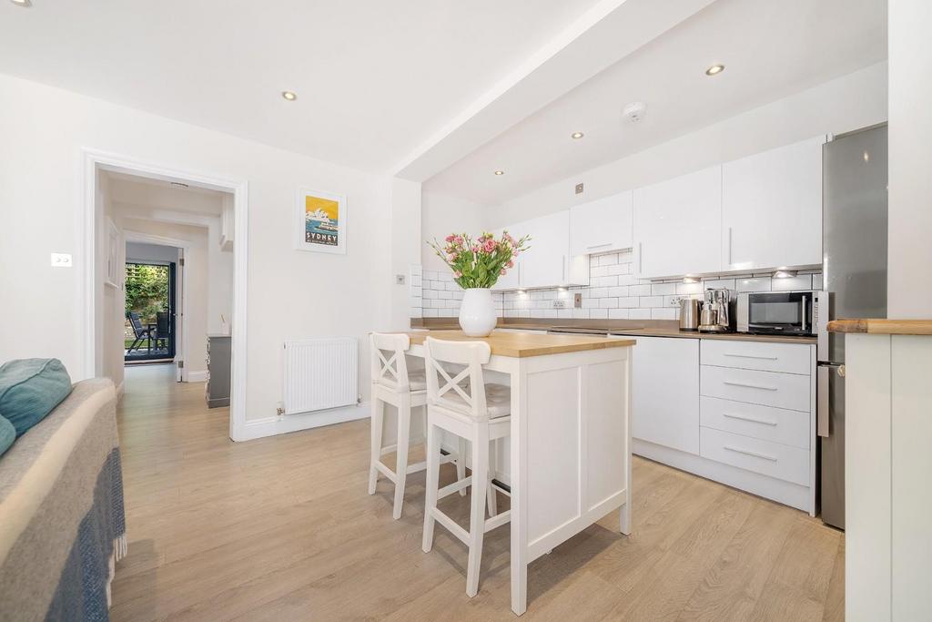 Bromfelde Road, SW4 3 bed flat - £725,000