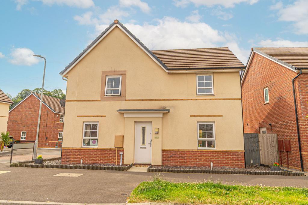 Castle Way, Rogerstone, NP10 4 bed detached house - £385,000