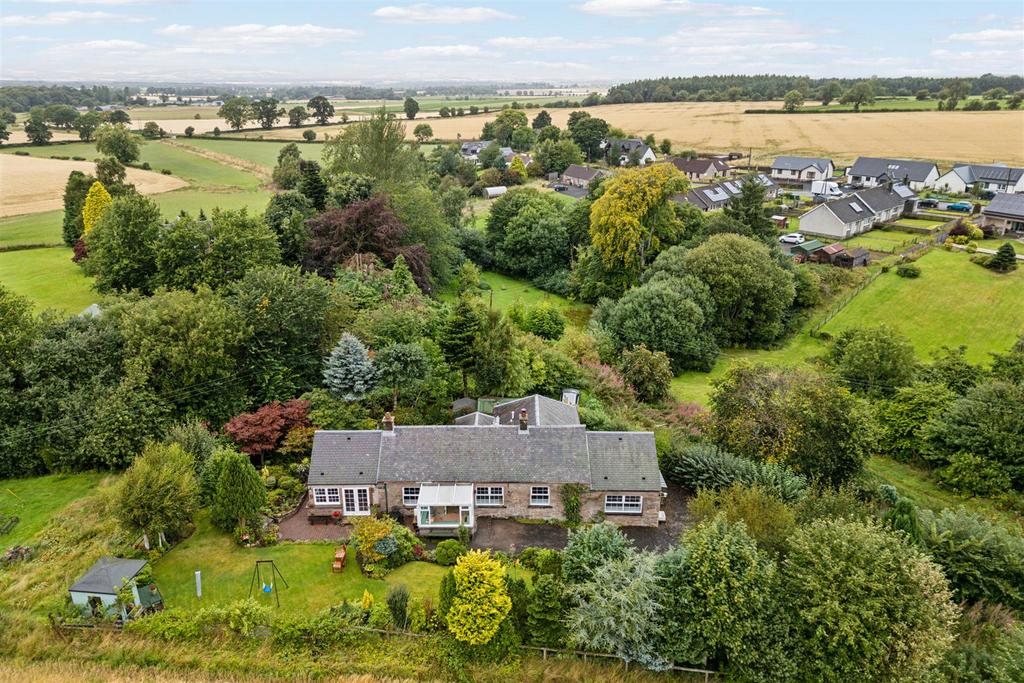 Collace PH2 3 bed cottage - £315,000