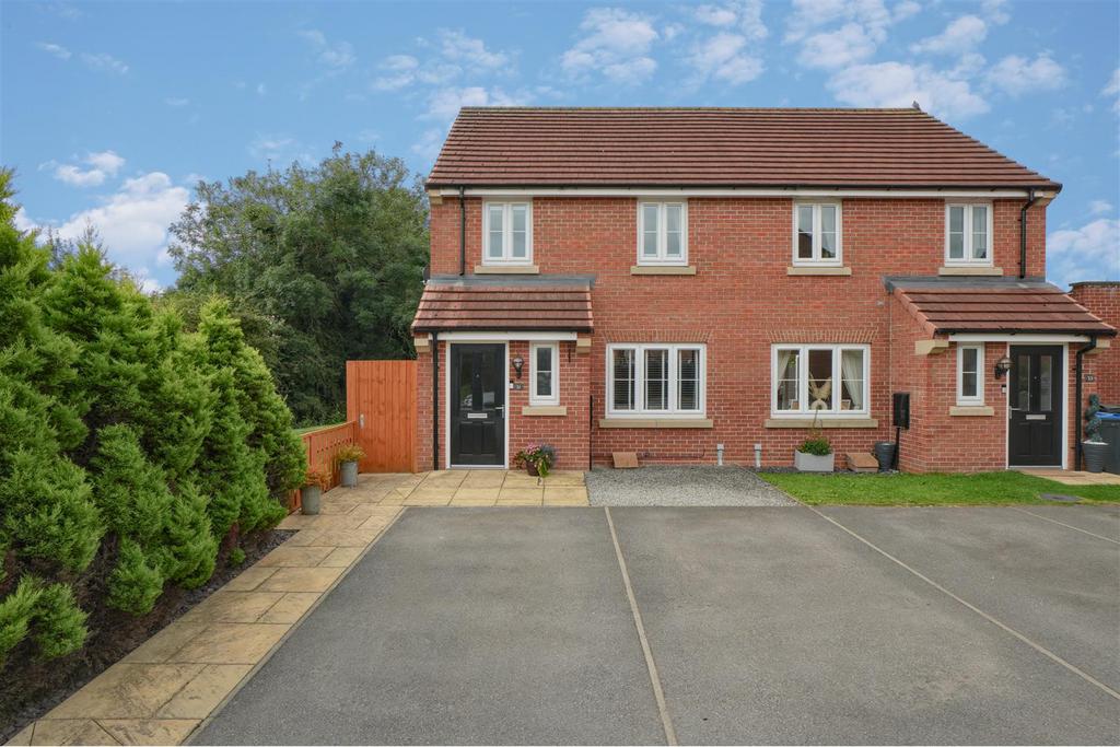 Regent Drive, Easingwold, York 3 bed semi-detached house - £280,000