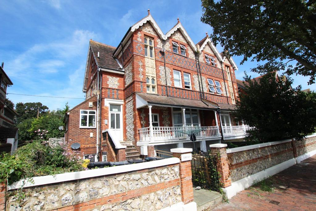 Enys Road, Eastbourne, BN21 2DX 2 bed flat - £310,000