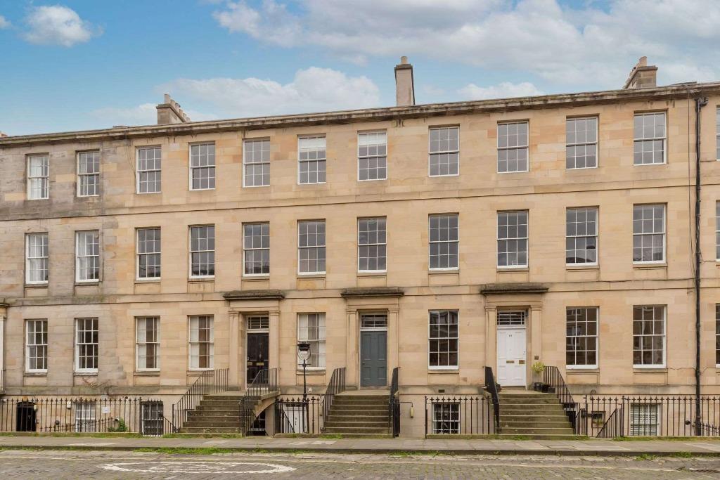 Fettes Row, New Town, Edinburgh, EH3 3 bed house - £2,195 pcm (£507 pw)