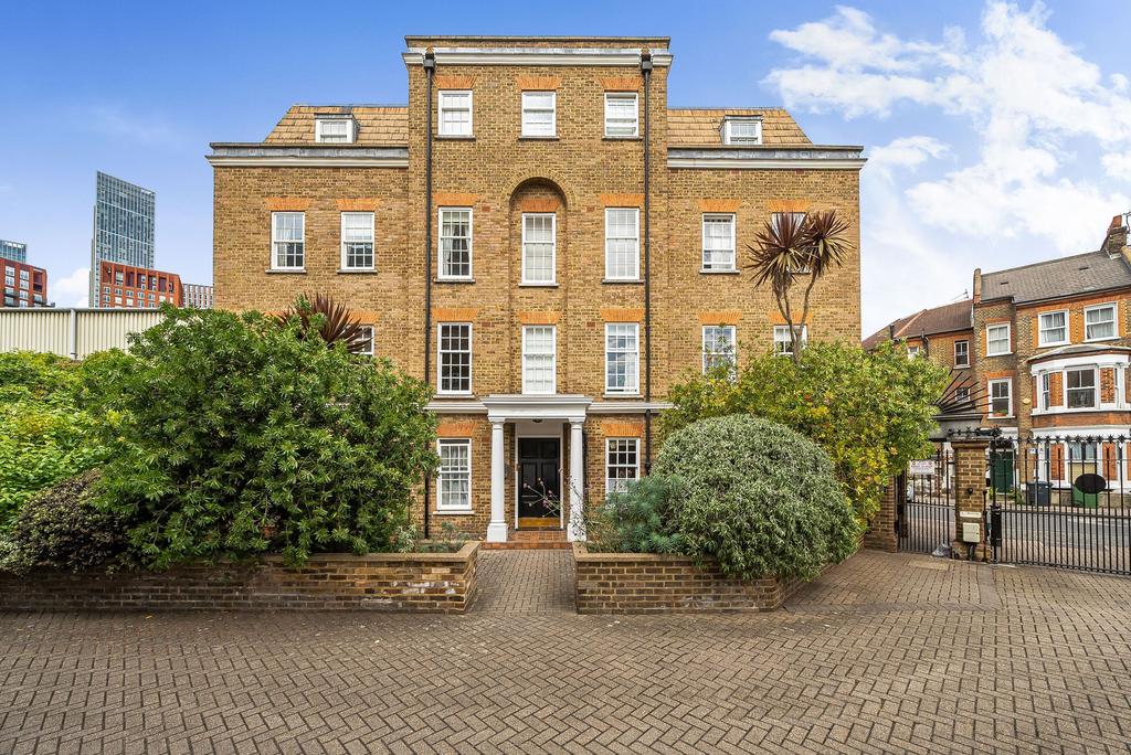 Hanbury House, Regents bridge... 1 bed flat - £2,100 pcm (£485 pw)