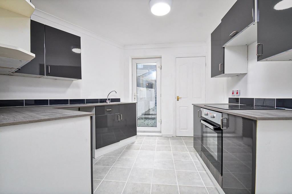 Duckpool Road, Newport, NP19 2 bed terraced house - £135,000