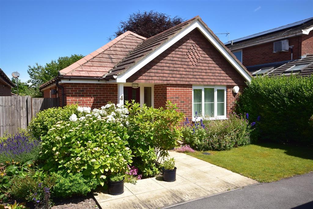 Percival Place, Basingstoke RG24 2 bed detached bungalow - £400,000
