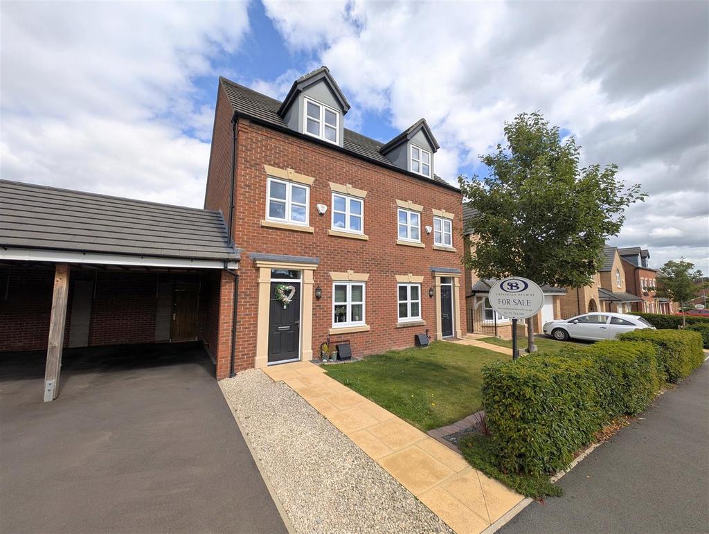 Ramblers Way, Sandbach 3 bed townhouse - £275,000