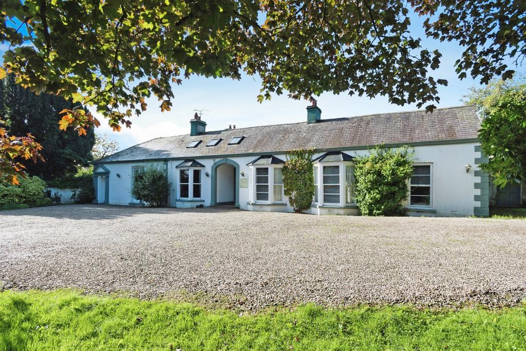 Balnamore Road, Ballymoney BT53 8 bed link detached house for sale - £ ...