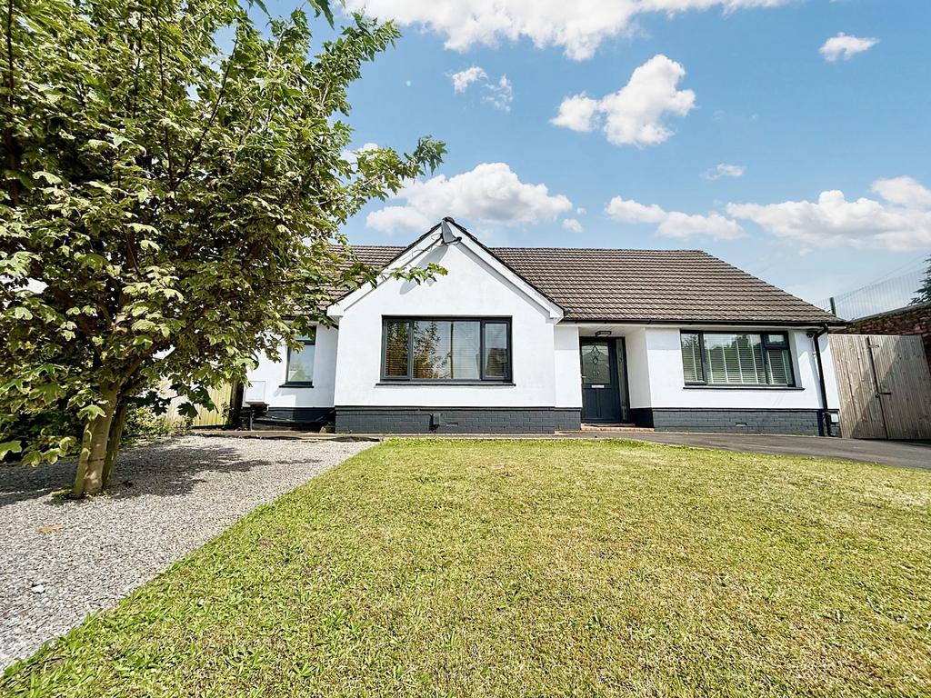 High Cross Drive, Rogerstone, NP10 3 bed detached house - £425,000