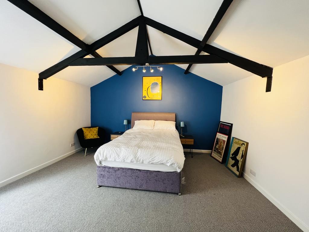 Portland Place, Cheltenham... 2 bed maisonette - £1,200 pcm (£277 pw)
