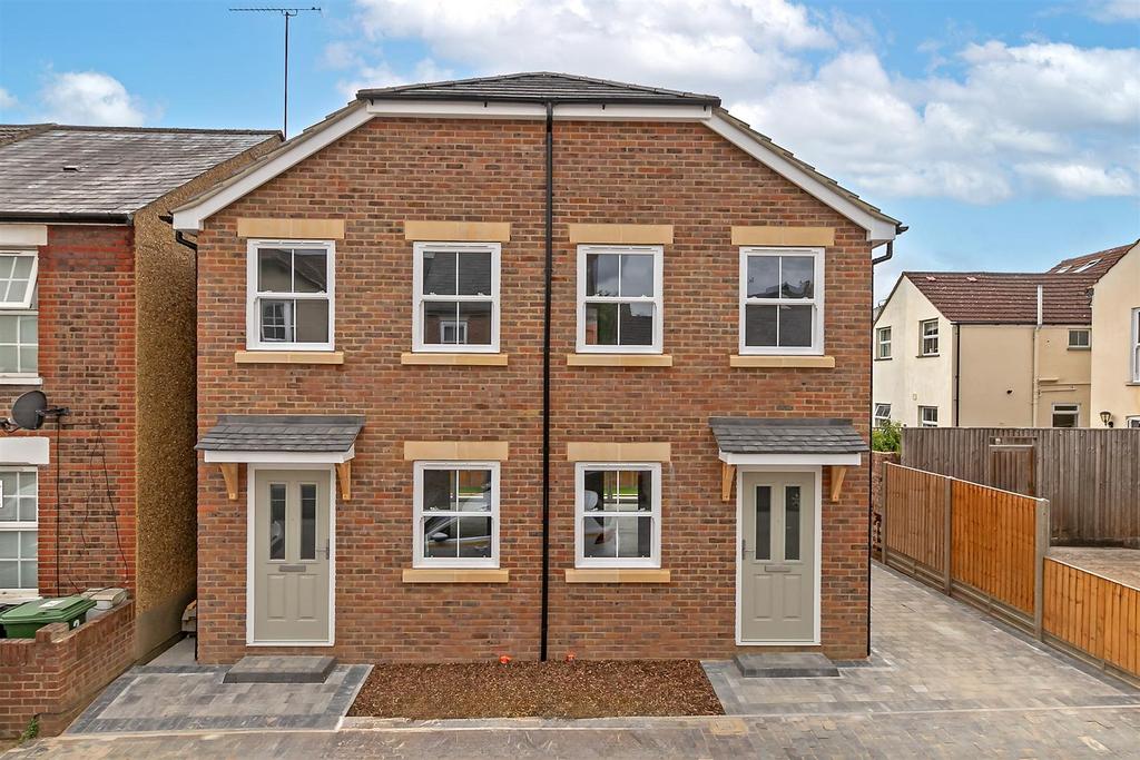Albion Road, St. Albans 2 bed semi-detached house - £535,000