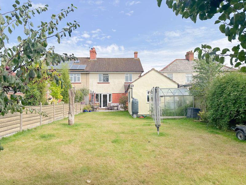 Compton Road, Shepton Mallet 3 bed semi-detached house - £359,000