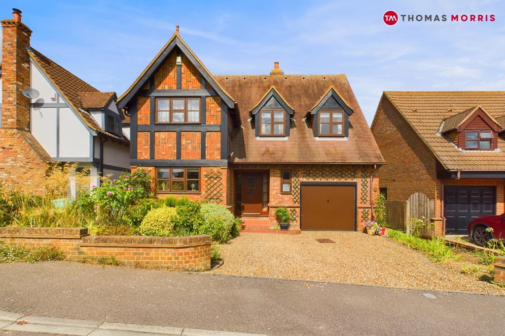 Bentley Close, Bedfordshire SG18 4 bed detached house for sale - £600,000