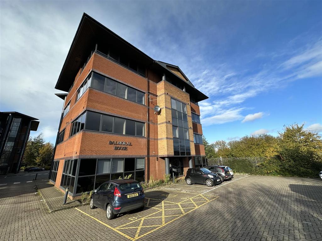 Balmoral House, Salford 1 bed apartment - £975 pcm (£225 pw)