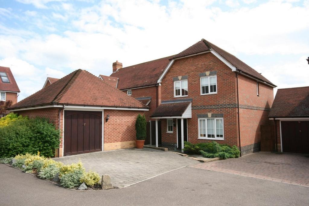 Luxford Place, Sawbridgeworth, CM21 3 bed house - £1,750 pcm (£404 pw)