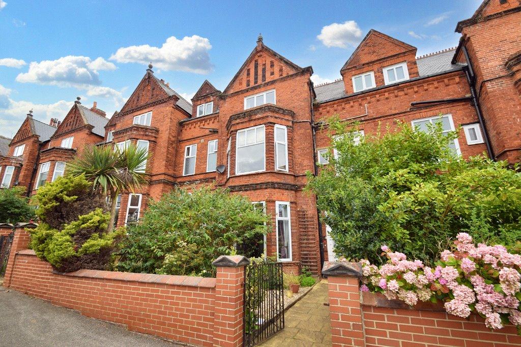 Avenue Victoria, Scarborough, YO11 2 bed apartment for sale - £95,000