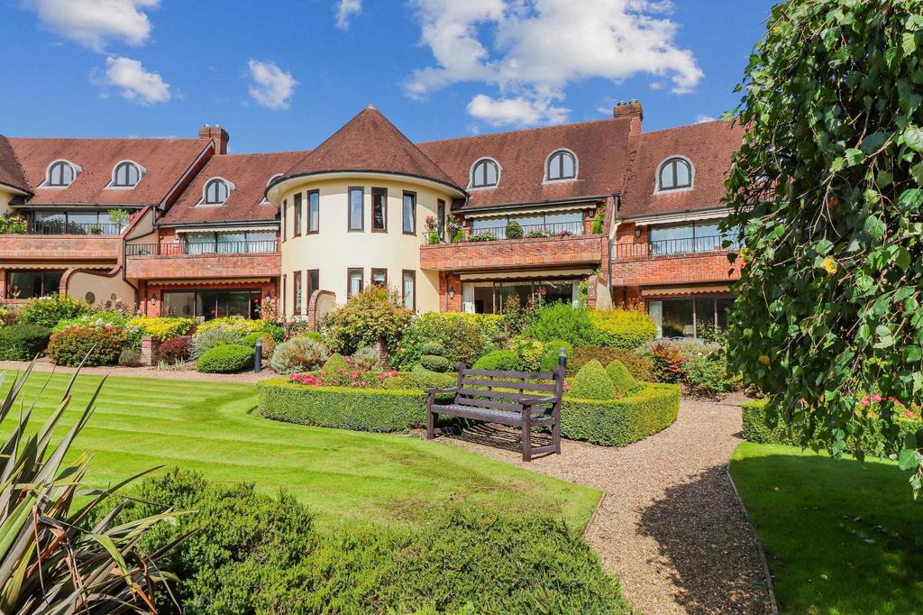 Waterglades, Knotty Green... 3 bed apartment for sale - £1,150,000