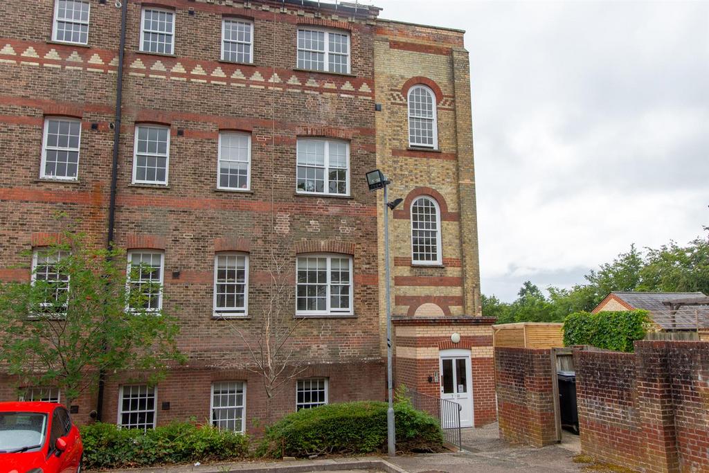 Lockhart Court, Colwell Road... 2 bed flat - £1,350 pcm (£312 pw)