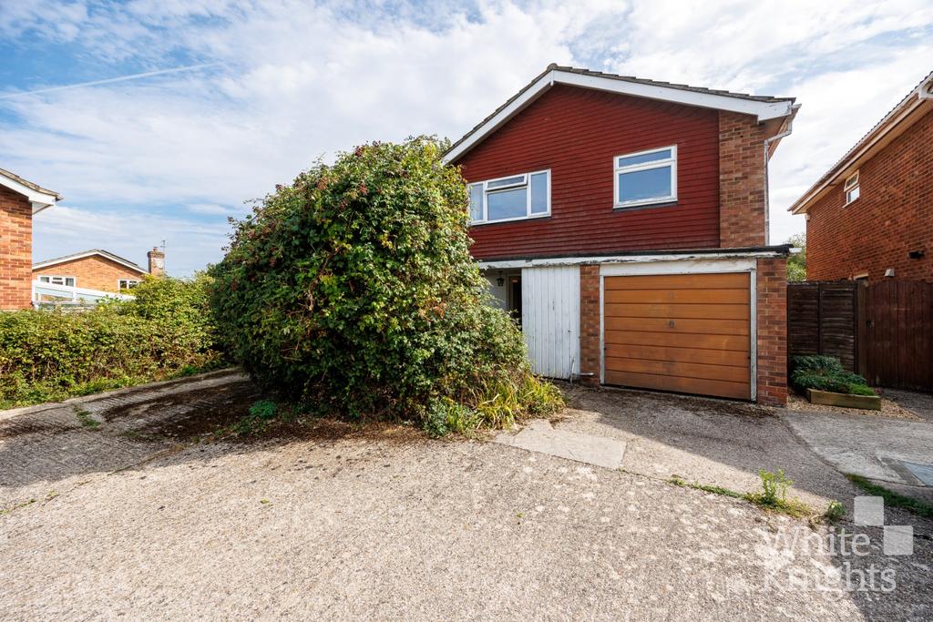 Askew Drive, Reading RG7 4 bed detached house - £450,000