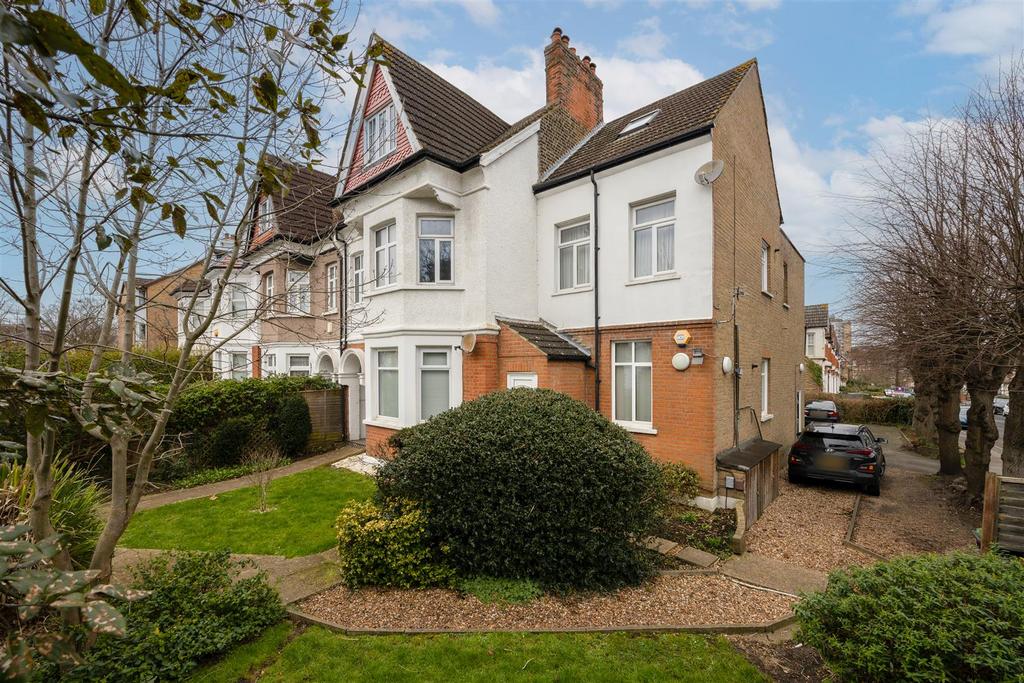 Croydon Road, London 2 bed flat for sale - £370,000
