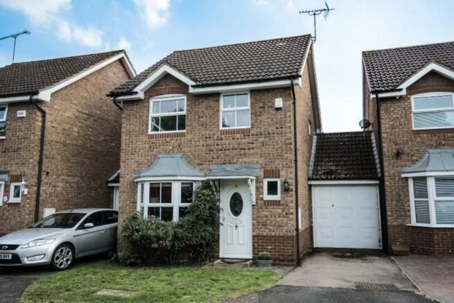 Woodley, Reading, RG5 3 bed link detached house - £1,900 pcm (£438 pw)