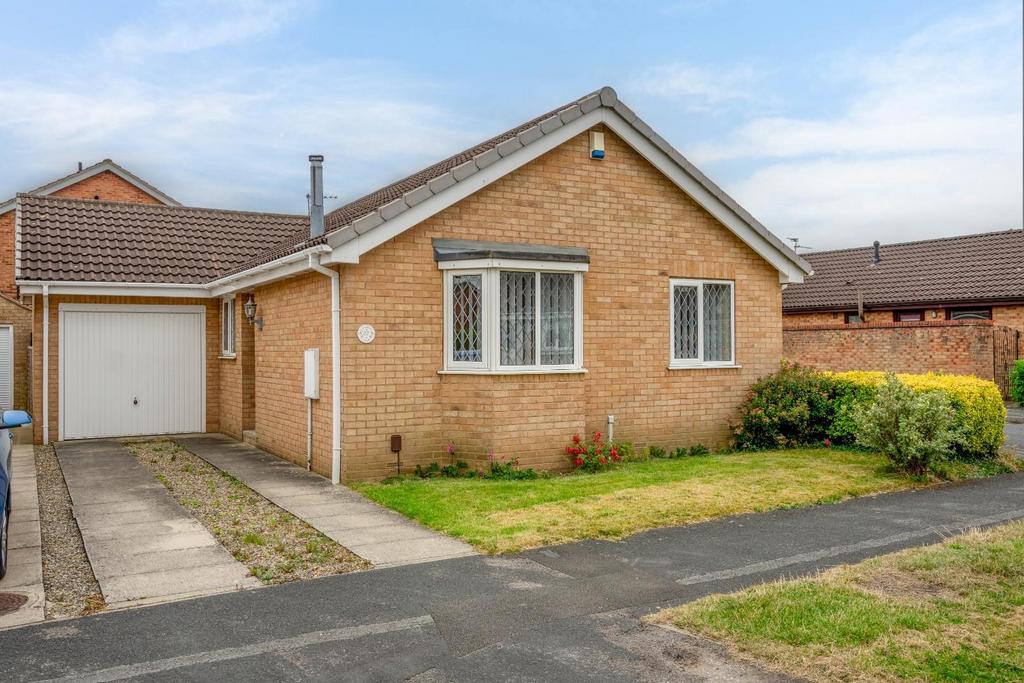 Turnberry Drive, York 3 bed detached bungalow for sale - £350,000